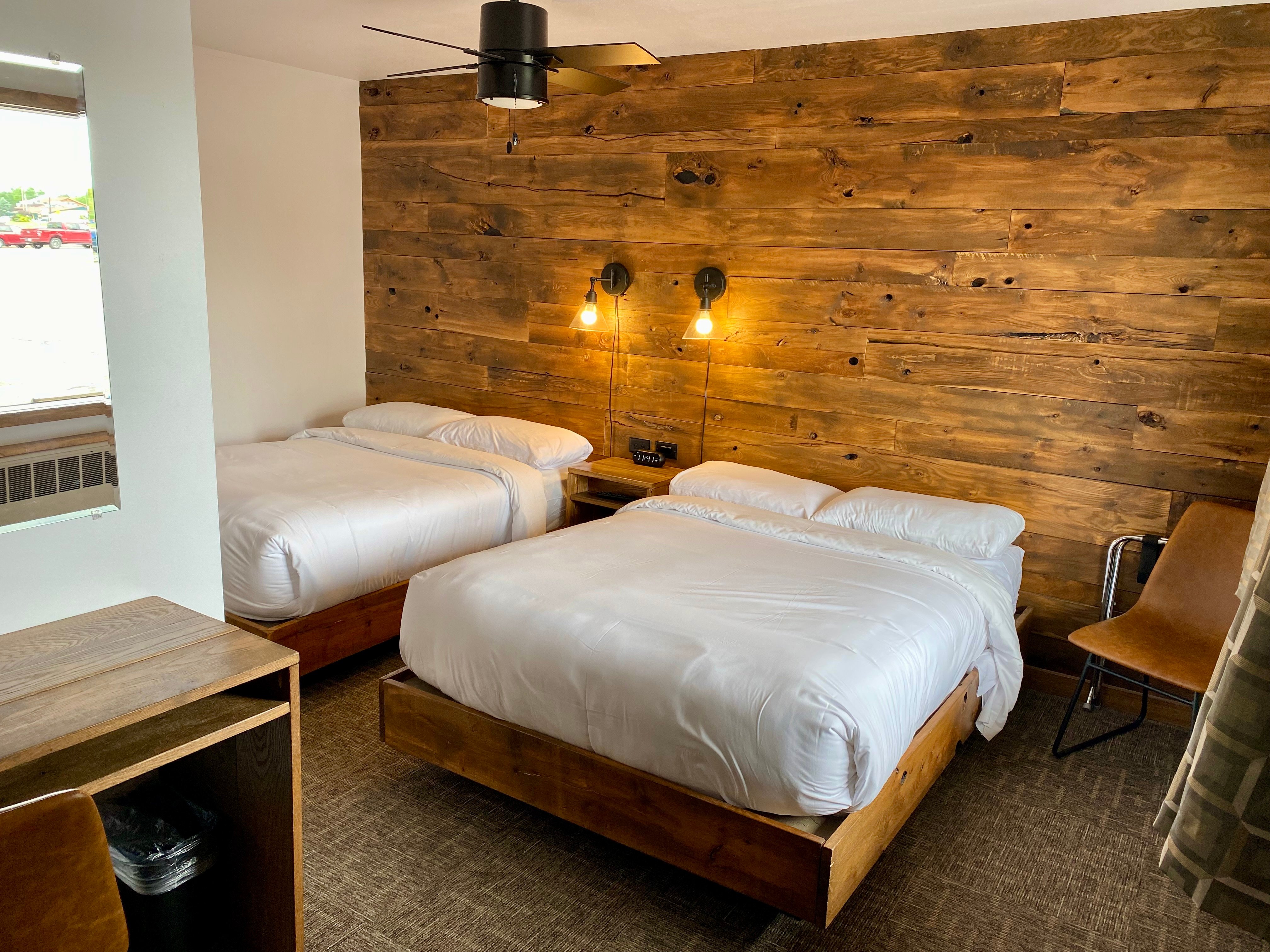 Hotel Rooms in Minocqua, WI | Aqua Aire Inn & Suites — Aqua Aire Inn ...