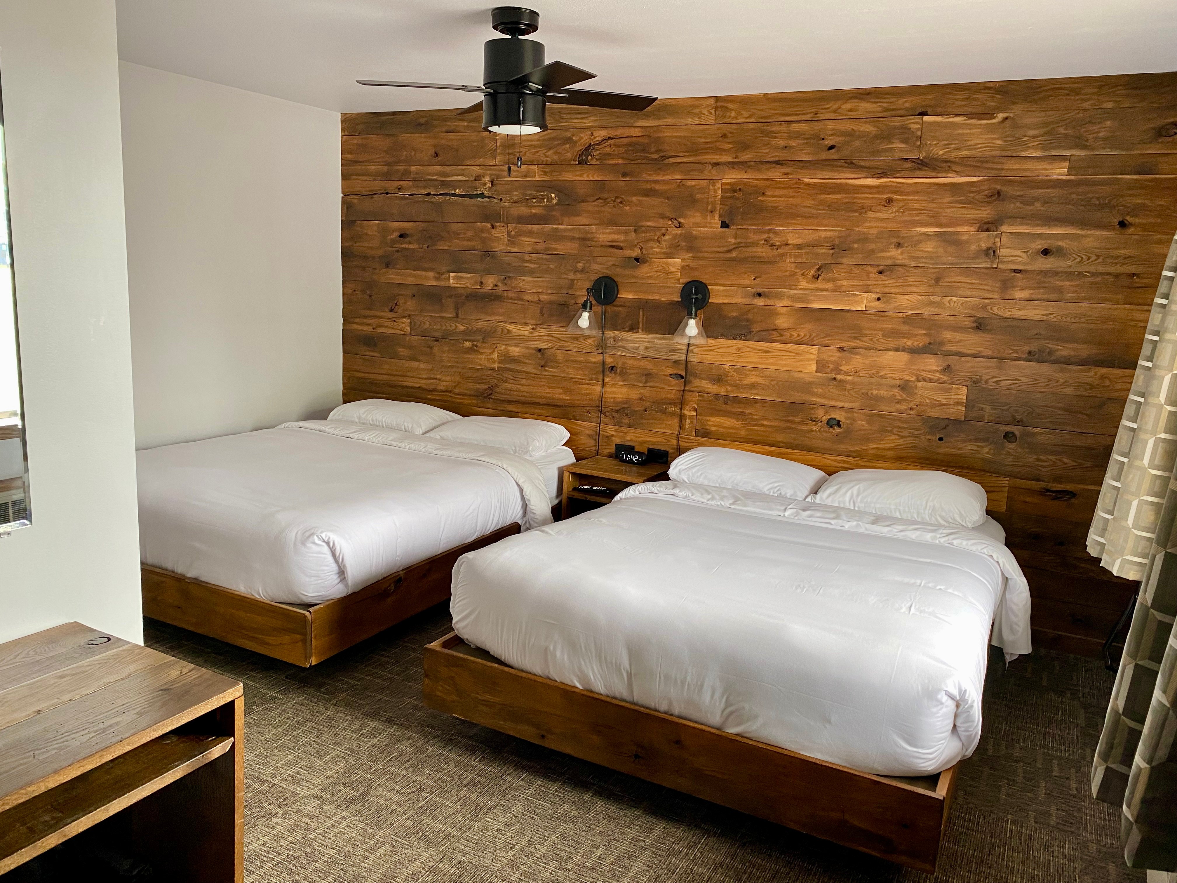 Hotel Rooms in Minocqua, WI | Aqua Aire Inn & Suites — Aqua Aire Inn ...