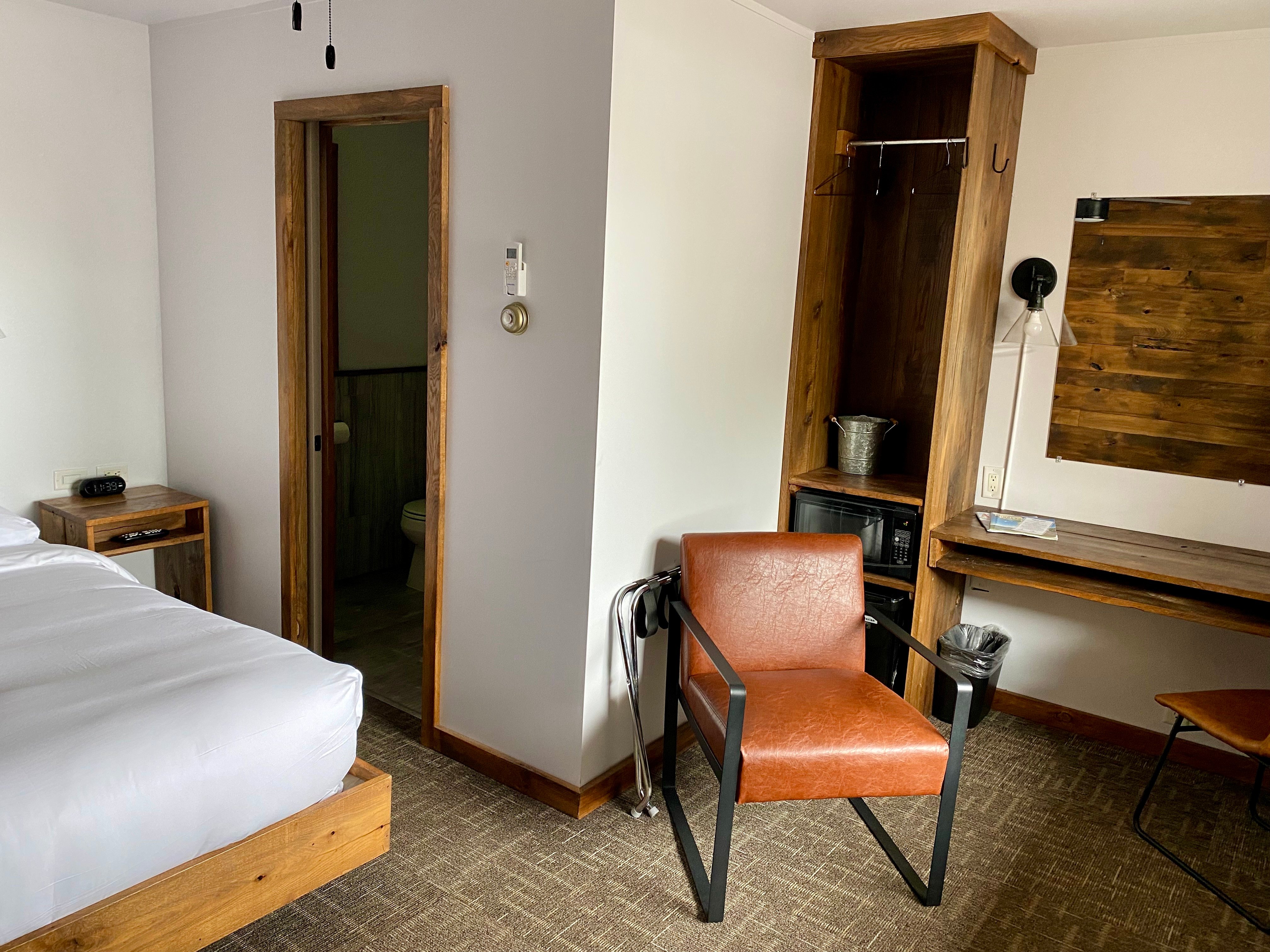 Hotel Rooms in Minocqua, WI | Aqua Aire Inn & Suites — Aqua Aire Inn ...