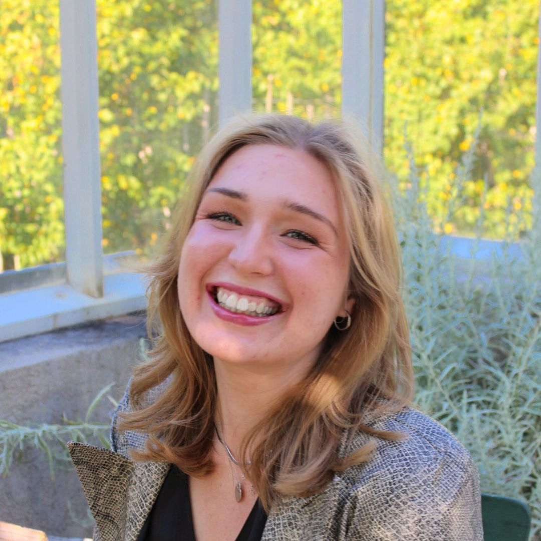 Elizabeth Deluca's Instagram, Twitter & Facebook on IDCrawl